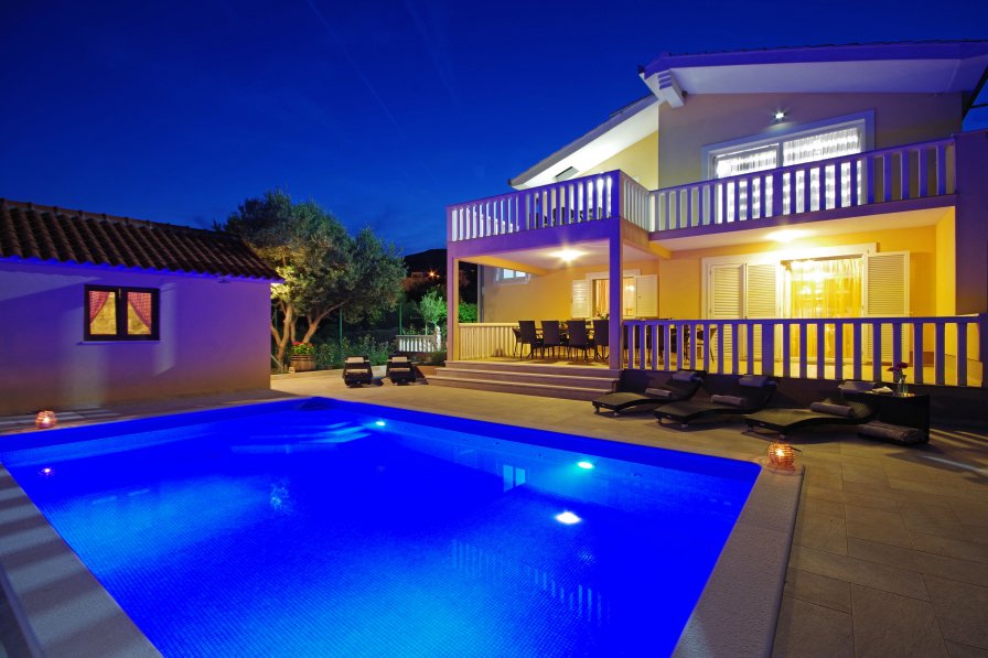 Villa Iva with private heated pool 14 ppl | Book Direct & Save