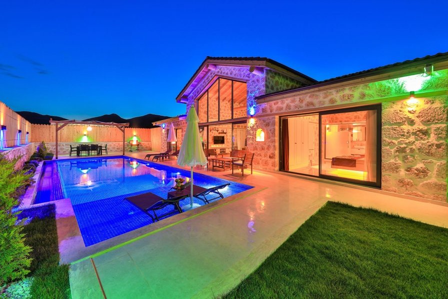 Luxury holiday villa having a jacuzzi and a sauna | Clickstay